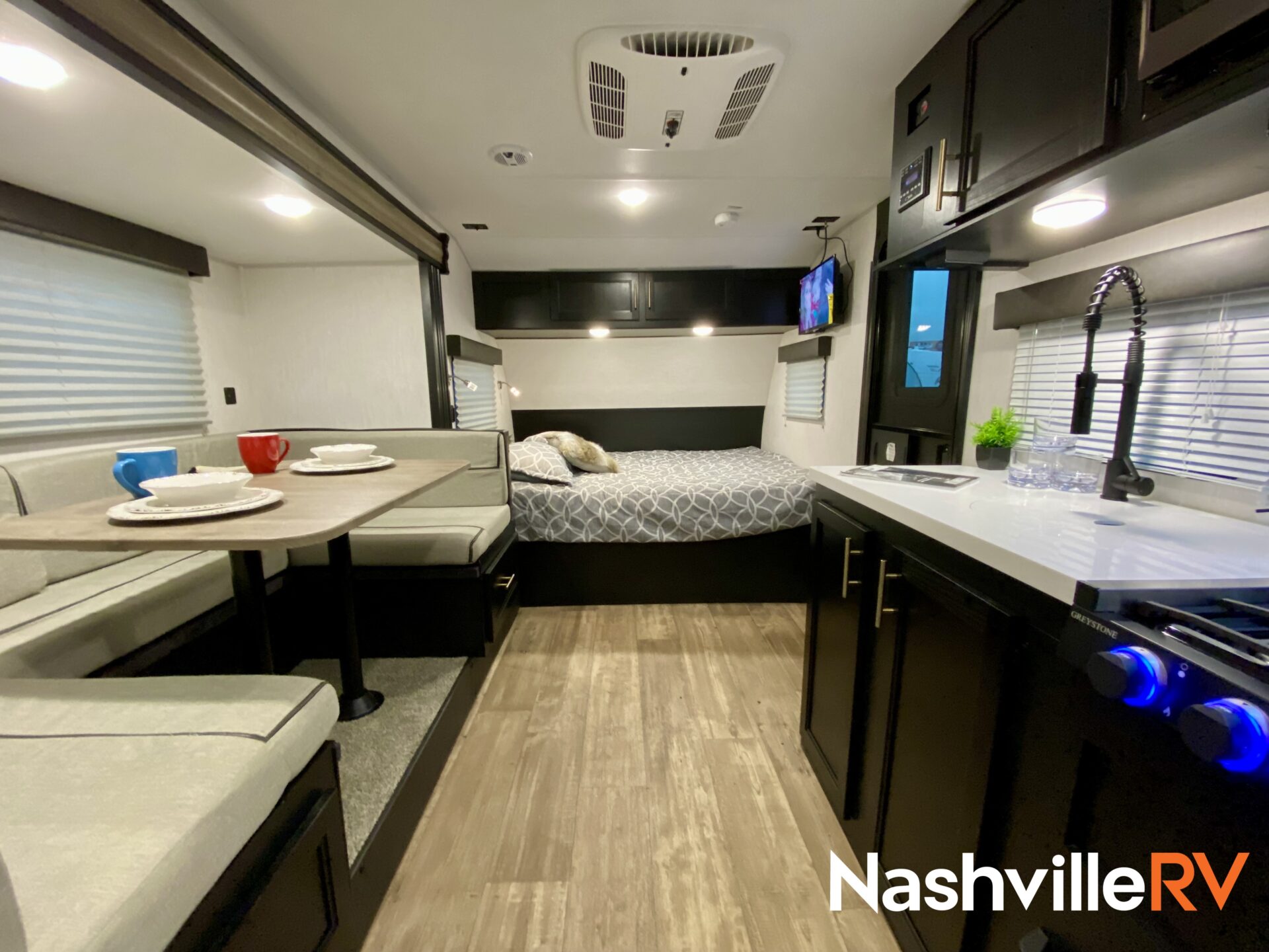 MEDIUM Travel Trailers - NashvilleRV